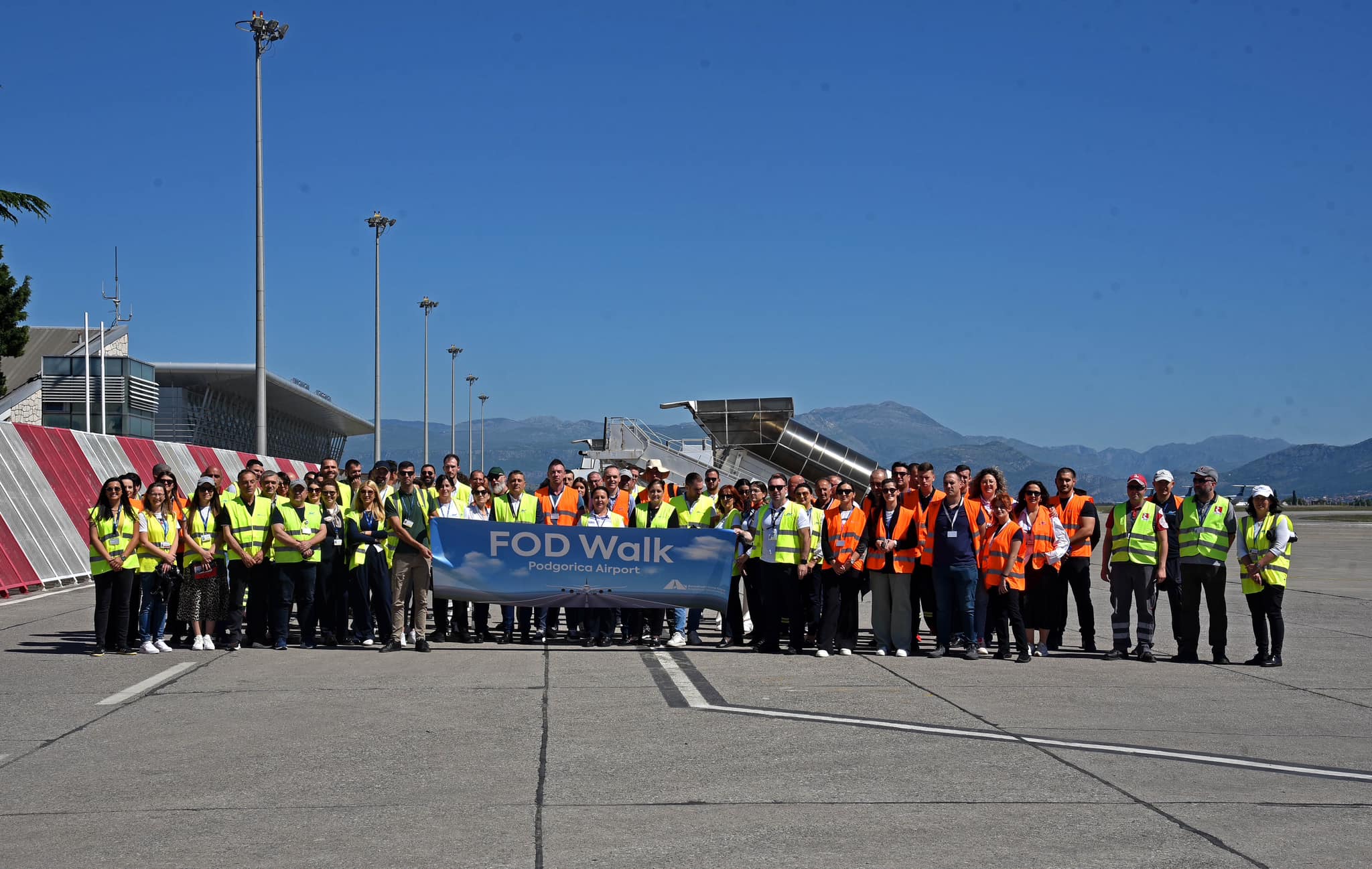 FOTO: Pogledajte kako je izgledao FOD Walk na podgoričkom aerodromu ...